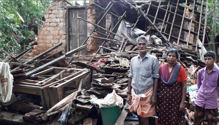 പ്രളയം തകര്‍ത്തെറിഞ്ഞത് സാധു കുടുംബത്തിന്‍റെ കിടപ്പാടം | The Flood Was ...