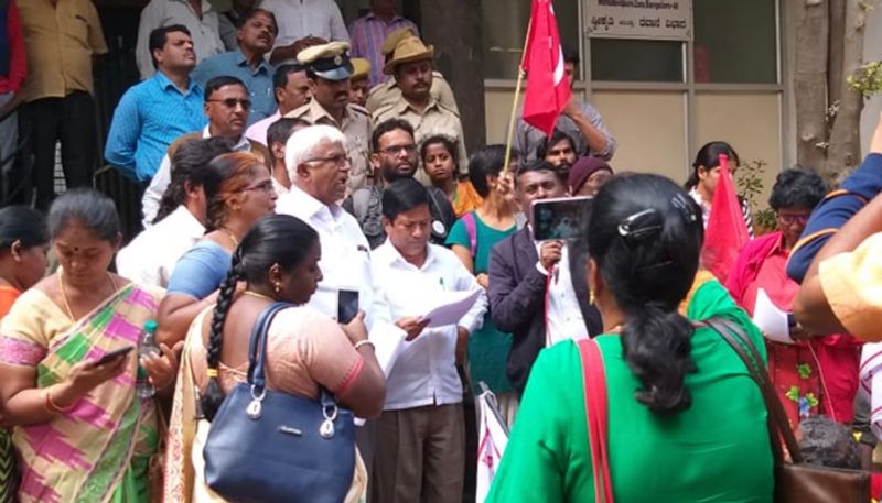 Migrant workers lay siege BBMP office over power cuts | Asianet Newsable