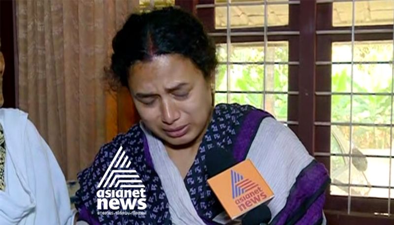 പുല്‍വാമയില്‍ വീരമൃത്യു വരിച്ച വസന്തകുമാറിന്‍റെ ഭാര്യ ഷീനയ്ക്ക് സ്ഥിരം ...