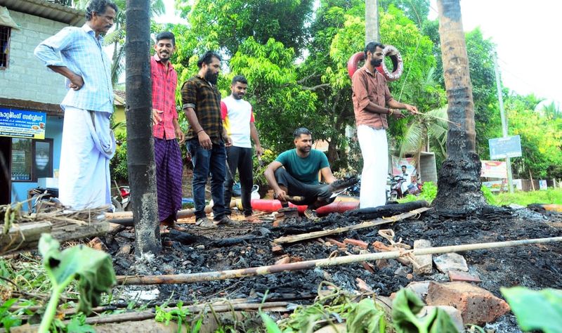 ചെലപ്രത്ത് എല്‍ഡിഎഫിന്‍റെ താല്‍ക്കാലിക ഓഫീസ് തീവെച്ച് നശിപ്പിച്ചു - ldf ...