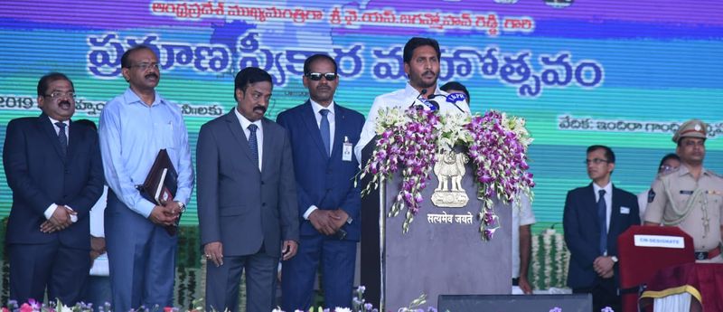 YS Jaganmohan Reddy sworn-in as Andhra Pradesh chief minister | Ys Jagan Mohan Reddy Swornin ...