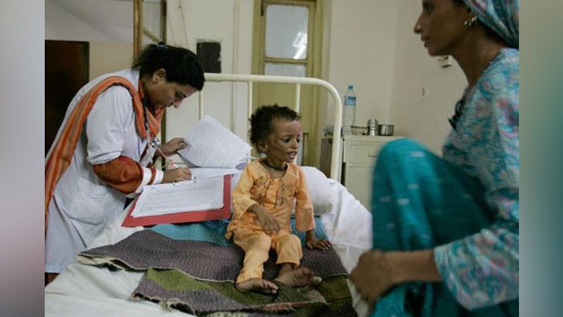 Shocking photos revealing hungry children in Pakistan - shocking photos ...
