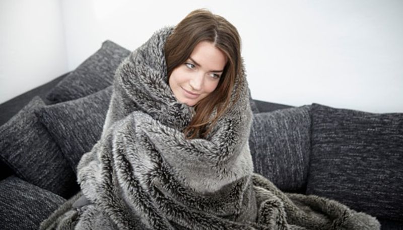 Remove Musty Smell from Blankets In Tamil : போர்வையில் வீசும் கெட்ட ...