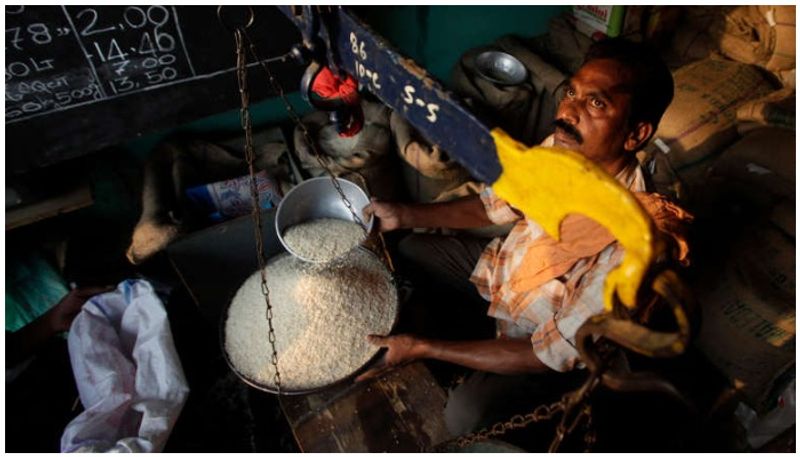 പ്രമുഖരെ വിളിച്ച് ഓണക്കിറ്റ് നൽകണം, ഫോട്ടോ എടുക്കണം, വിവാദമായി സർക്കാ ...