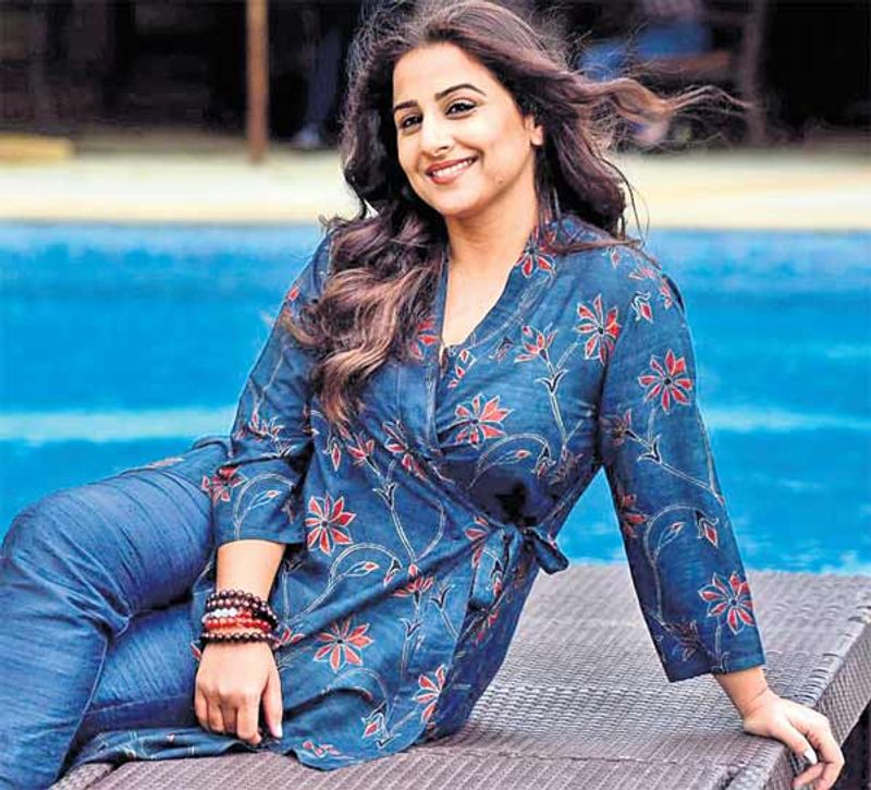 ঘুম থেকে উঠে বারান্দায় বিদ্যা, সাফাইকর্মীকে ম্যাডাম বলে ডেকে জানালেন ...