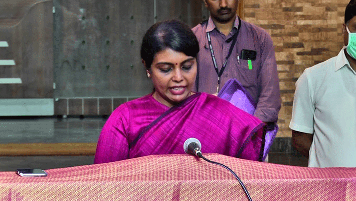 Who Is Beela IAS | திடீர் பெயர் மாற்றம்.. காதல் கணவர் மீது ...