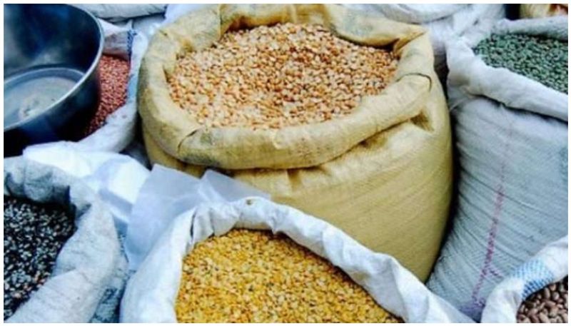 ಲಾಕ್‌ಡೌನ್‌: 'ಬ್ಯಾನರ್‌ ಹಾಕಿ ಕಿಟ್‌ ಹಂಚುವುದು ಮಾನವೀಯ ಧರ್ಮವಲ್ಲ' | MLA ...