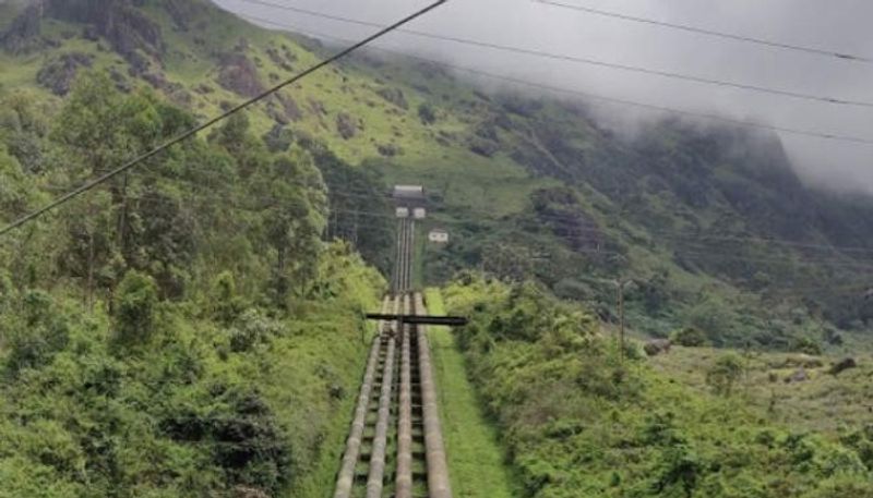 ഇടുക്കി പള്ളിവാസല്‍ പവ്വര്‍ ഹൗസിലേയ്ക്കുള്ള പെന്‍സ്റ്റോക് പൈപ്പിന് ചോര് ...