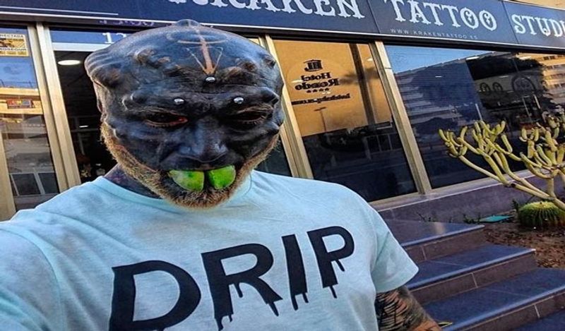 असलियत में ऐसा दिखता है 'एलियन', ना है नाक ना कान, जीभ के भी हैं दो ...