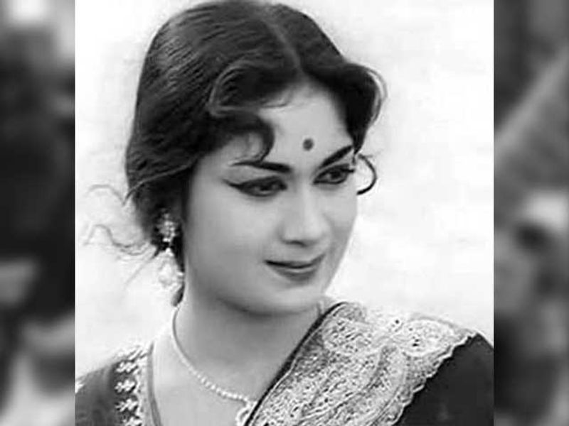 அச்சு அசலாக சாவித்ரி போலவே இருக்கும் மகள்... வைரலாகும் லேட்டஸ்ட் ...