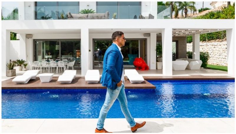 ആരെയും കൊതിപ്പിക്കുന്ന ആഡംബരജീവിതം നയിക്കുന്ന 40 -കാരൻ, വളർച്ചയി ...