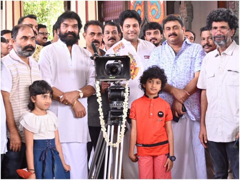 കേന്ദ്ര കഥാപാത്രങ്ങളായി സിദ്ദിഖും ശാന്തികൃഷ്ണയും; ‘പ്ലാവില‘യുടെ ...