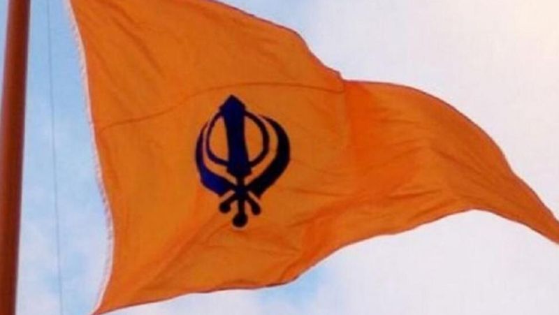 क्या लाल किले पर फहराया गया खालिस्तानी झंडा? जानिए क्या है इस झंडे की ...