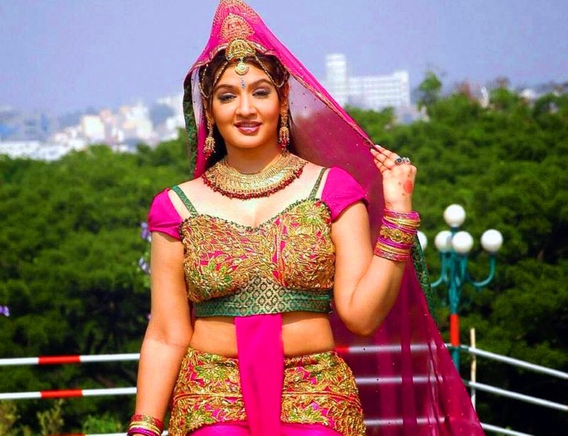 ఆర్తి అగర్వాల్, తరుణ్ ఇంట్లో చెప్పకుండా పెళ్లికి రెడీ అయ్యారా.. ముందే ...