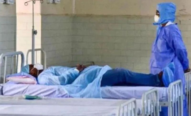 ಸೋಂಕಿನ ಭಯಕ್ಕೆ ವೃದ್ಧೆ ಜತೆ ಕುಟುಂಬ ಮನೆಯಿಂದ ಹೊರಹಾಕಿದ ಮಾಲೀಕ | Man forces 80 ...