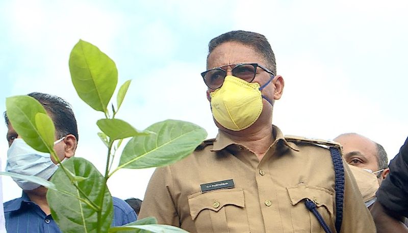 വിരമിക്കലും 'ഗോളോടെ'; സി വി പാപ്പച്ചൻറെ പടിയിറക്കം 36 പ്ലാവിൻ തൈക ...