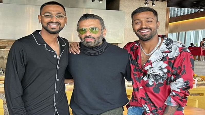 बॉलीवुड स्टार Suniel Shetty संग Hardik और Krunal Pandya ने दिया किलर पोज, फैंस बोले- दोस्त के ...