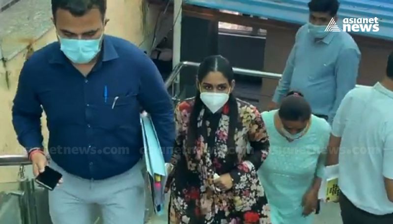 കുടുക്കിയതാണ്, സുകേഷ് എൻ്റെ ബോയ്ഫ്രണ്ട് അല്ല; ലീന മരിയ പോൾ ഏഷ്യാനെറ്റ് ...