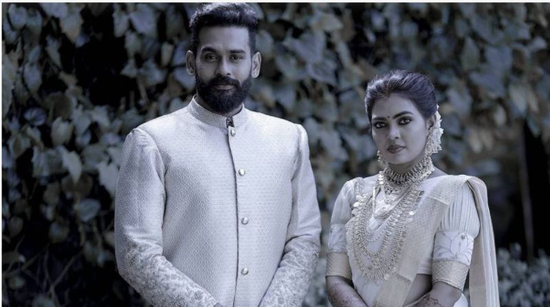 അടങ്ങിയൊതുങ്ങി നിന്നെടുത്ത ഏക പടമെന്ന് യുവ; നല്ല നിമിഷങ്ങൾ പങ്കുവച്ച് ...