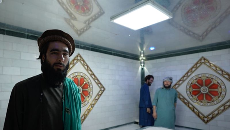 वीडियो: जिस देश की एक तिहाई आबादी भूख से मर रही है, वहां के नेता ...