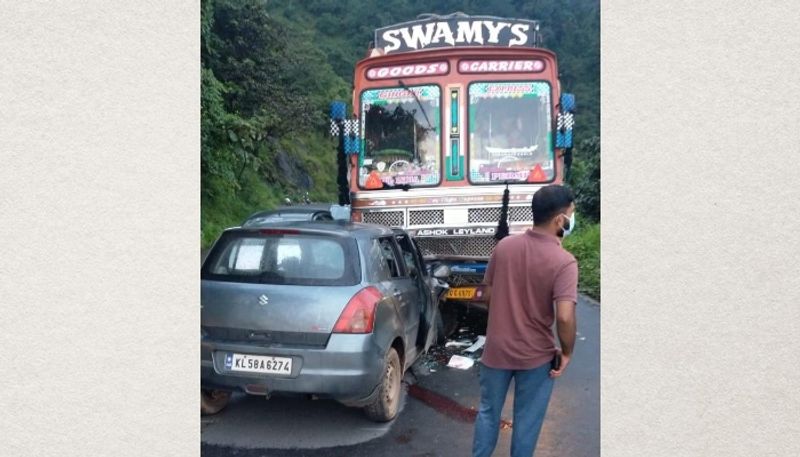 വാഹനാപകടത്തെ തുടർന്ന് വയനാട് ചുരത്തിൽ ഗതാഗത തടസ്സപ്പെട്ടു | traffic ...