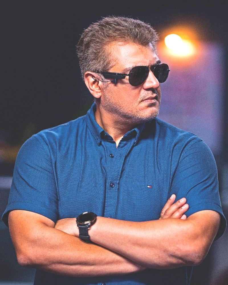 வலிமை ஷூட்டிங் ஸ்பாட்டில் யங் லுக்கில் செம்ம ஸ்டைலிஷாக இருக்கும் அஜித் ...