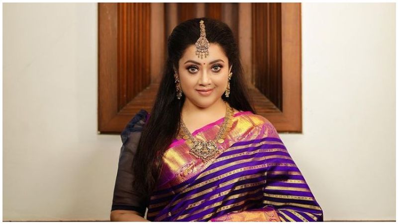 மஞ்ச காட்டு மைனாவாக மாறிய மீனா! 'முத்து' படத்துல பார்த்தது போலவே ...