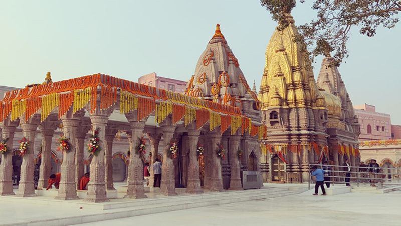 Maha Kumbh 2025 : Are you planning to visit the Kashi Vishwanath Temple ...