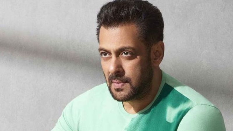Salman Khan को पनवेल फॉर्महाउस में सांप ने काटा, रात 3 बजे अस्पताल में ...