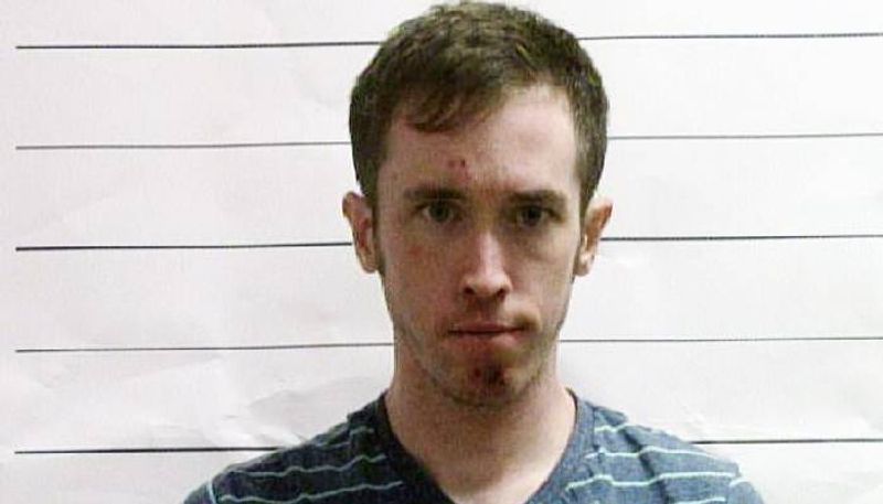 Rutledge deas iv : അസുഖം അഭിനയിച്ചു, ഡയപ്പർ മാറ്റാൻ ആരോഗ്യപ്രവർത്തകയെ ...