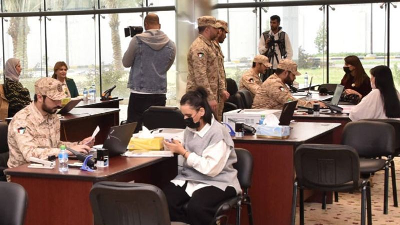 कुवैत की सेना में महिलाओं की भर्ती प्रक्रिया शुरू, 13 हजार लड़कियों ने ...