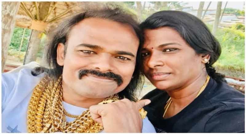 "ஹரி நாடார் ஒரு ....., நிறைய பெண்களுடன் தொடர்பில் இருக்கார் ...