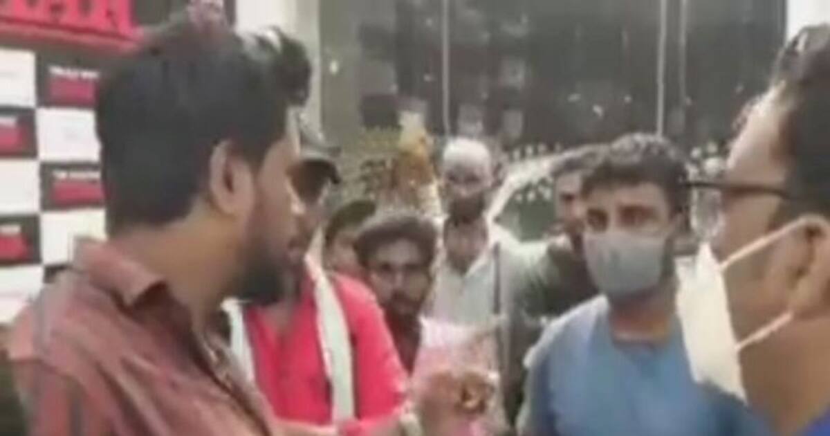 Suv खरीदने पहुंचे किसान की गरीबी का सेल्समैन ने उड़ाया मजाक दस लाख कैश