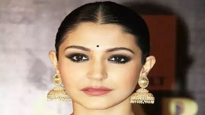 Benefits Of Pottu On Forehead : பெண்கள் நெற்றியில் பொட்டு வைப்பது ஏன் ...