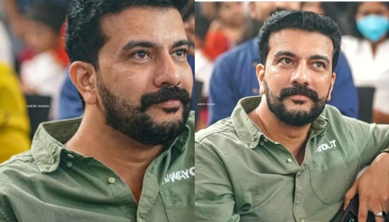 Ramesh Pisharody : 'നോ വേ ഔട്ട്' ഷര്‍ട്ടുമായി രമേഷ് പിഷാരടി, ഫോട്ടോകള് ...