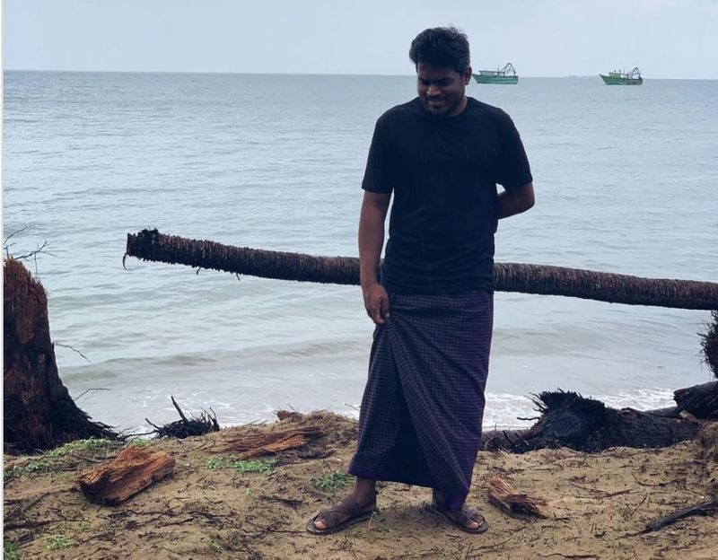 தலைமுடியில் கை வைத்து இதுவும் கருப்புதான் என்ற சீமான்.. திராவிடர் ...