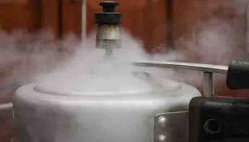 Pressure cooker explosion : ഇടുക്കിയിൽ പ്രഷർ കുക്കർ പൊട്ടിത്തെറിച്ച് ...