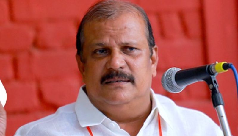 പിസി ജോർജിനെ തിരഞ്ഞ് പൊലീസ് ഈരാറ്റുപേട്ടയിലെ വീട്ടിൽ; നീക്കം മുൻകൂ ...