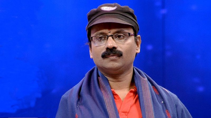 ഗാനമേളക്കിടെ വേദിയിൽ കുഴഞ്ഞ് വീണ് ഗായകൻ മരിച്ചു | Singer Kollam Sarath ...