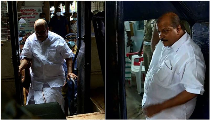 PC George: പൂജപ്പുര ജയിലിലെ ആശുപത്രി സെല്ലിൽ പിസി ജോർജ്ജ്, രാത്രി വാതി ...