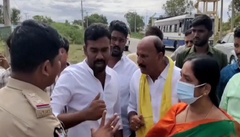 టీడీపీ చలో కలెక్టరేట్‌ను అడ్డుకున్న పోలీసులు.. తీవ్ర ఉద్రిక్తత.. పరిటాల ...