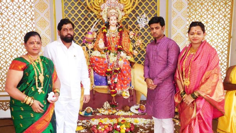 बेटा सांसद और डॉक्टर, पत्नी बिजनेसवुमन, ऐसी है एकनाथ शिंदे की Family ...