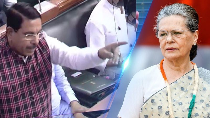 प्रल्हाद जोशी ने सोनिया गांधी को दिया जवाब, कहा- 'आप क्यों अनावश्यक ...