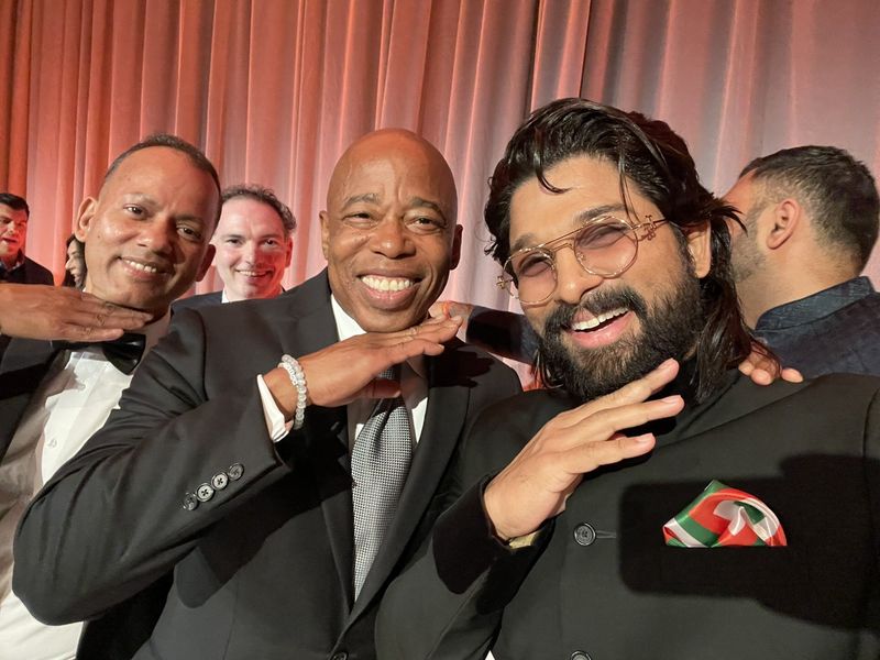 நியூயார்க் நகர மேயரை ‘புஷ்பா’வாக மாற்றிய அல்லு அர்ஜுன் - வேற லெவல் ...