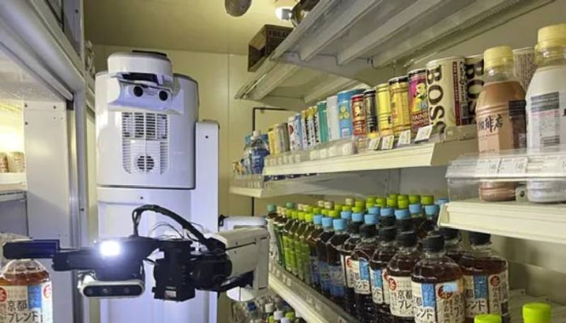 ഇനി ബോറടി വേണ്ട, പണിയെടുക്കാൻ ടെക്സ് സ്കാറ ഉണ്ട്; ജപ്പാനിൽ താരമായി കുഞ്ഞൻ റോബോട്ട് - TX SCARA ...