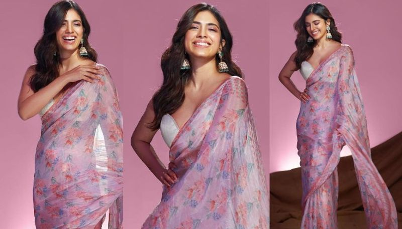 కొంగు జారిపోతే ఇంకేమైనా ఉందా.. ట్రాన్స్పరెంట్ శారీలో కాక రేపుతున్న ...