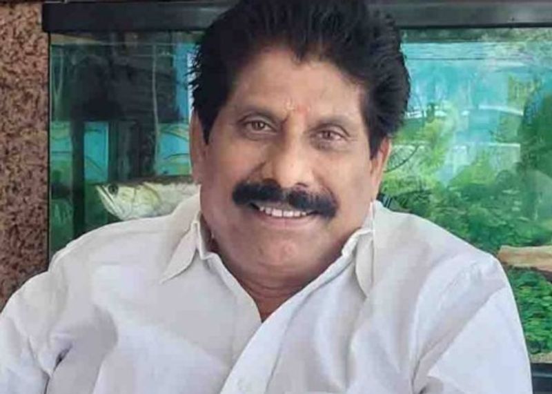 கூர்காவிடம் சாவி இருக்கிறது என்பதற்காக அலுவலகம் அவருக்கு சொந்தமாகி ...