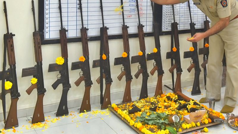 Shastra Puja 2022: कैसे शुरू हुई दशहरे पर शस्त्र पूजा की परंपरा? जानें ...