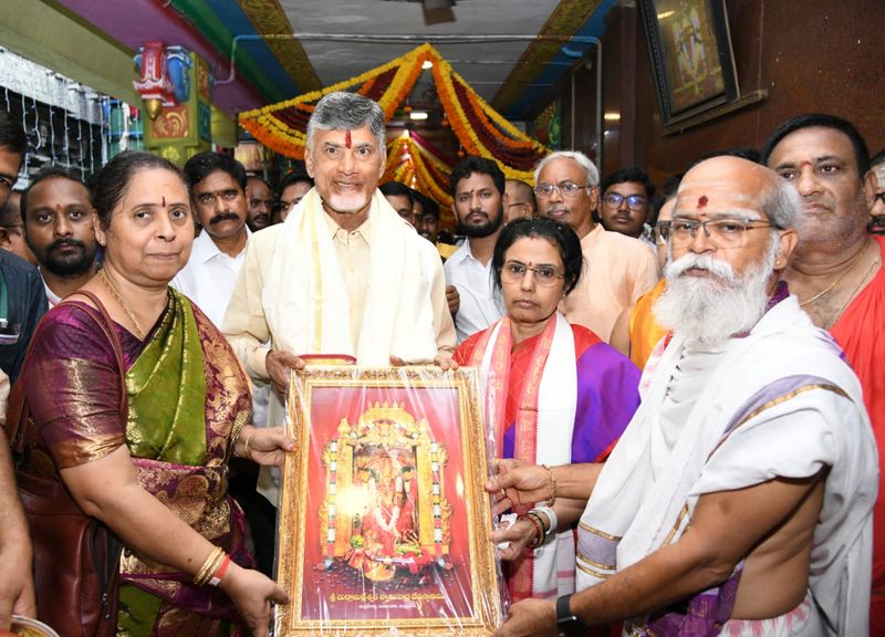 బెజవాడ దుర్గమ్మను దర్శించుకున్న చంద్రబాబు.. కేసీఆర్ జాతీయ పార్టీపై ...