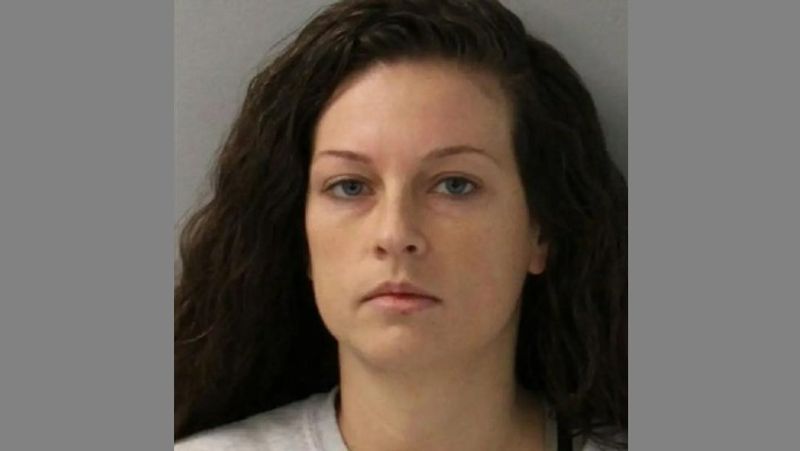 स्कूल टीचर ने छात्र के साथ 8 बार किया सेक्स, लड़के से कहा- किसी को ना ...